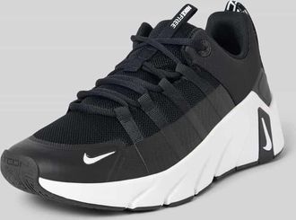 Nike Sneaker mit Label-Detail