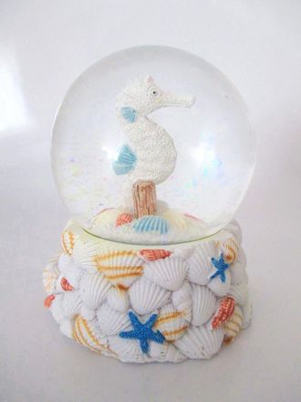 Generic Maritime Schneekugel Souvenir Nordsee Ostsee Seepferdchen Muschel Sockel