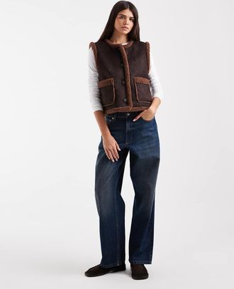 Vero Moda Weste in Wildlederoptik mit Teddyfutter in Schokobraun