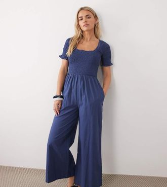 Nobody's Child Zita - Kurz&auml;rmliger Baumwoll-Jumpsuit in Mittelblau mit gesmoktem Oberteil und weitem Bein