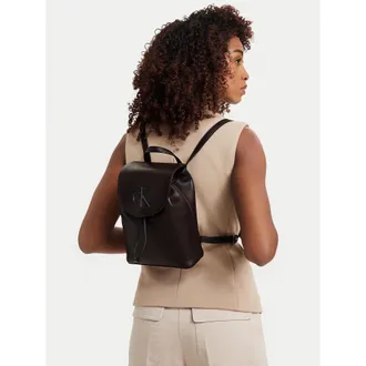 Calvin Klein Rucksack Calvin Klein Bold Ck Flap Mini Backpack LV04F3893G Dunkelbraun