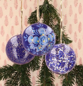 Guru Shop Upcycling Weihnachtskugel 3er Geschenk Set aus Pappmachee, Handbemalter Christbaumschmuck, Kaschmirkugeln 7 cm - Muster 7