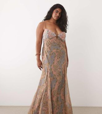 Asos Curve ASOS DESIGN Curve - Robe caraco longue &agrave; fines bretelles et d&eacute;coupes avec buste ornement&eacute; - Imprim&eacute; cachemire rose-multicolore