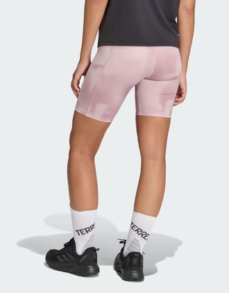 adidas Terrex shorts moulants imprim&eacute;s multi 8 pouces en mauve magique / lilas double-VIOLET