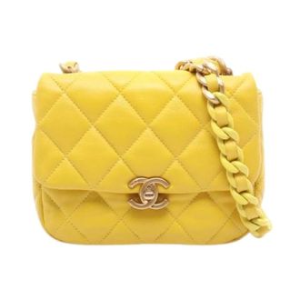 Chanel Sac bandouli&egrave;re matelass&eacute; matelass&eacute; en cuir dagneau pr&eacute;-poss&eacute;d&eacute; - Femme - Pre-owned - Jaune - Taille: ONE Size