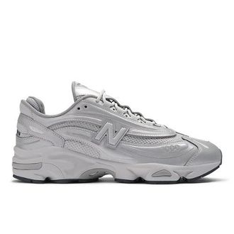 New Balance Unisexe 1000 en Gris, Synth&eacute;tique, Taille 42.5 Large