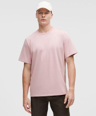 lululemon T-Shirt aus Bio- im Classic Fit f&uuml;r M&auml;nner - Gr&ouml;&szlig;e XS in Mink Berry