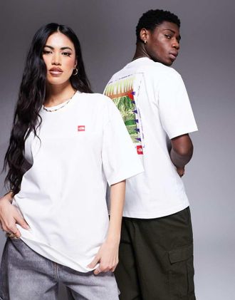 The North Face Kilimanjaro - Unisex-T-Shirt in Wei&szlig; mit Oversize-R&uuml;ckenprint