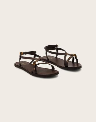 AllSaints Tyla - Ledersandalen in Dunkelbraun mit Wickeldesign und &Ouml;sendetail