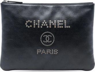 Chanel Clutches - Medium Caviar Deauville Studded O Case Clutch - Gr. unisize - in Schwarz - f&uuml;r Damen