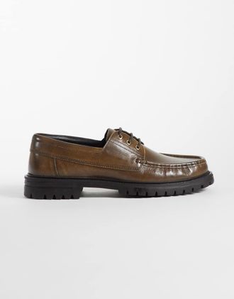 Asos chaussures bateau &agrave; lacets, semelle crant&eacute;e, en cuir marron vieilli
