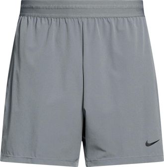 Nike HOSEN & R&Ouml;CKE - Shorts & Bermudashorts auf YOOX.COM