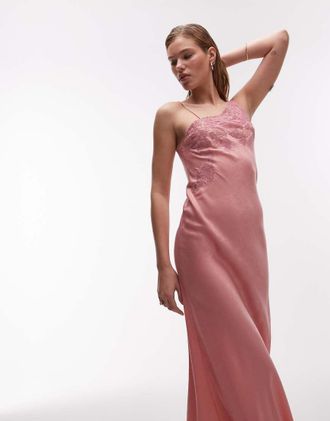 Topshop Robe longue asymétrique en dentelle à découpe - Rose