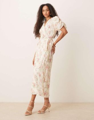 Gina Tricot Gina Tricot - Wickel-Midikleid in Gelb mit Blumenprint, kurzen Puff&auml;rmeln und V-Ausschnitt