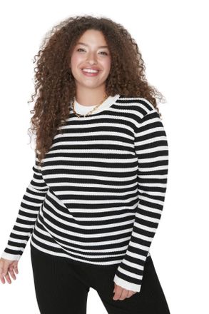 Trendyol Trendyol Damen Tbbaw23an00019/Siyah Sweatshirt, Schwarz, 3XL Größen