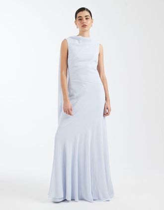Six Stories Bridesmaid - Crepe-Maxikleid in Blassblau mit hohem Wasserfallausschnitt