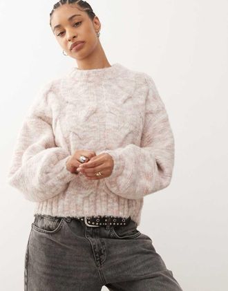 Monki Strickpullover in Staubrosa mit Zopfmuster