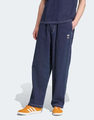 adidas Originals Wabash - Pantalon chino ample - Bleu jean moyen