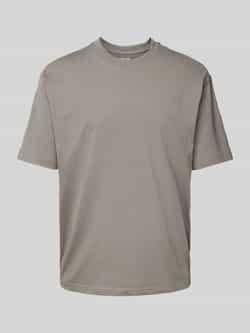 Mc Neal T-Shirt mit geripptem Rundhalsausschnitt