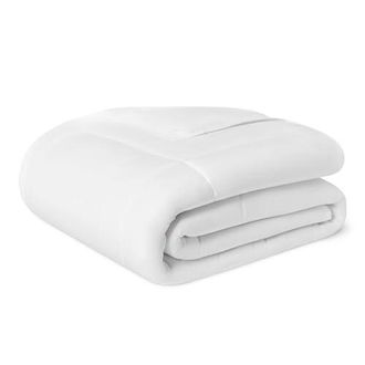 Amazon Basics Couette 4 Saisons 300 GSM pour Lit 2 Personnes - Édredon Hypoallergénique avec Garnissage Alternatif au Duvet, 220 x 240 cm, Blanc