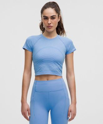 lululemon Swiftly Tech Crop-Kurzarmshirt 2.0 für Frauen - Größe 10 in Spandex Stripe Pool Party/White