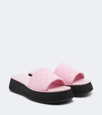Gucci Mules &agrave; plateau en toile GG