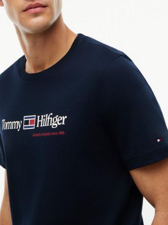 Tommy Hilfiger T-Shirt BRAND LOVE RWB GRAPHIC Auff&auml;lliger Frontprint mit Tommy Hilfiger Schriftzug, normale Passform
