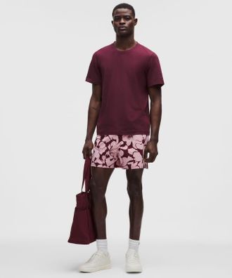 lululemon Short de bain Doubl&eacute; pour Hommes - 13 cm - Burgundy - Taille 2XL