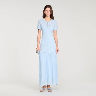 Sandro Langes Strickkleid mit Perlenbesatz
