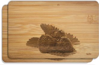 Wallario 2er Set Frühstücksbrettchen aus Holz, Holzunterlage, Holzbrettchen Frische Erdbeeren für die Küche, Größe 22 x 14 cm