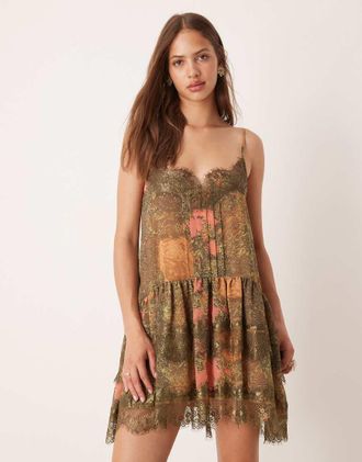 Asos Camisole-Minikleid mit khakifarbenem Blumenprint und gestuften R&uuml;schen-Bunt