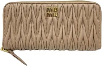 Miu Miu Portefeuille long Matelass&eacute; Pre-owned (bi-pli) - Femme - Pre-owned - Beige - Taille: ONE Size