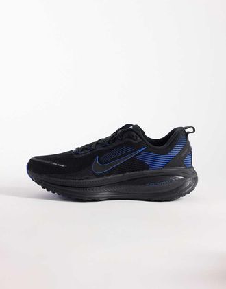 Nike Vomero 18 - Sneaker in Schwarz und Blau