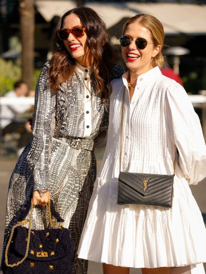 Brune ou blonde : voici les couleurs de vêtements qui vous vont le mieux