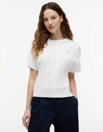 Tommy Hilfiger T-Shirt in Wei&szlig; mit Rundhalsausschnitt und Fledermaus&auml;rmeln