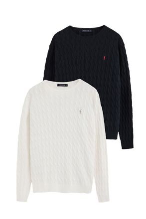 Polo Club Zweierpack Herren-Strickpullover marineblau und ecru mit Zopfmuster und Rigby Go Logo
