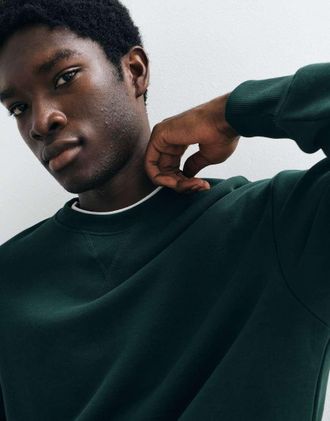 Arket Boxy-Fit-Pullover aus Baumwolle mit Rundhalsausschnitt in Dunkelgr&uuml;n