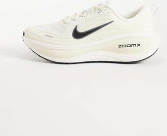 Nike Vomero Plus Sneaker in Wollwei&szlig; und Schwarz