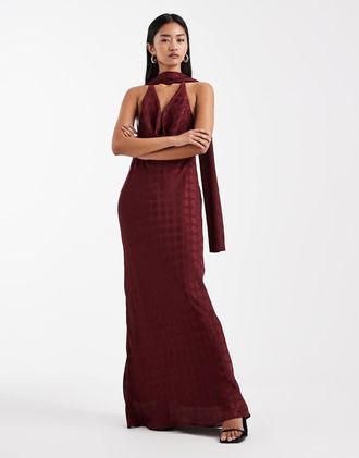 Asos Maxikleid in Pflaume mit Wasserfallausschnitt, Schal und Punktemuster-Lila