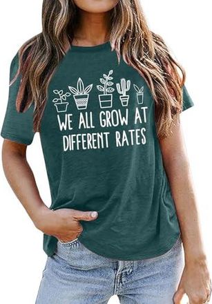 Generic T-shirt d&eacute;t&eacute; pour femme &laquo; We All Grow at Different Rates &raquo; pour enseignants - Lettre de sortie - Coupe ample - 2025 - Graphique - D&eacute;contract&eacute; - Mignon