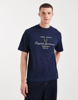 Fred Perry Sports - Original - T-Shirt in Marineblau mit Logo-Stickerei