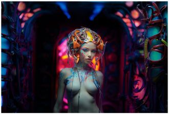 Wallario K&uuml;chenr&uuml;ckwand aus Glas 90 x 60 cm, Motiv: G&ouml;ttin der Zukunft | Spritzschutz abwischbar & pflegeleicht