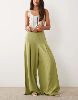 Asos Plissierte Hose mit weitem Bein in Oliv-Gr&uuml;n