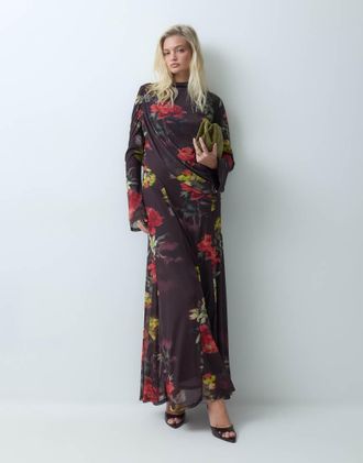 Asos robe longue drap&eacute;e &agrave; col montant en tulle imprim&eacute; fleuri avec d&eacute;tail dos nu, bordeaux-Multi