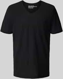 Mc Neal T-Shirt mit V-Ausschnitt