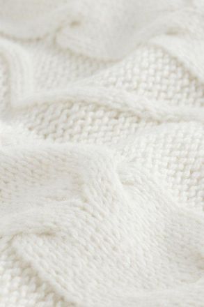 Laura Ashley Strickjacke Laura Ashley Strickjacke mit Zopfmuster & 3D-Blume (1-tlg)