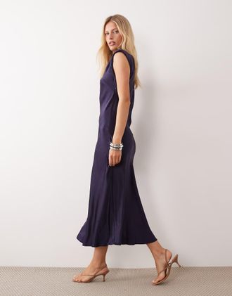 Mango robe midi sans manches en satin bleu marine