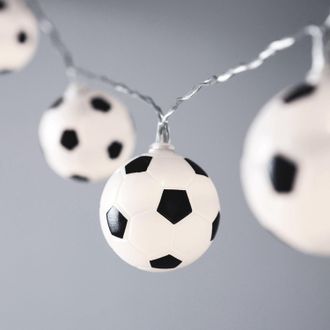Lights4fun 10er LED Fußball Lichterkette weiß Batterie Timer Fussball Geburtstag Deko Geschenk zum Herrentag Geschenk Fußball Fussball Europameisterschaft