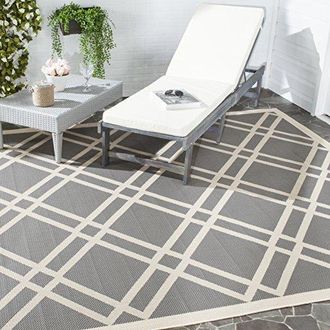 Safavieh Geometrisch Teppich für Innen - & Außenbereich - Wasserdicht - Courtyard Collection, Kurzer Flor, Anthrazit und Beige, 79 X 152 cm