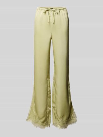 Gina Tricot Flared Fit Stoffhose mit Spitzenbesatz